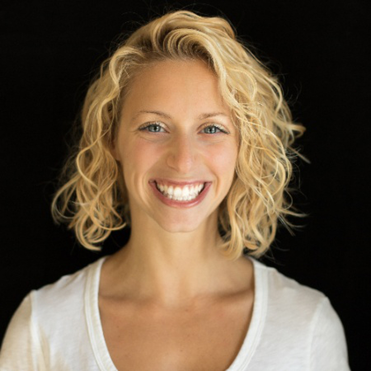 Sarah Gallo (The Five Foot Traveler) Wiki & Bio